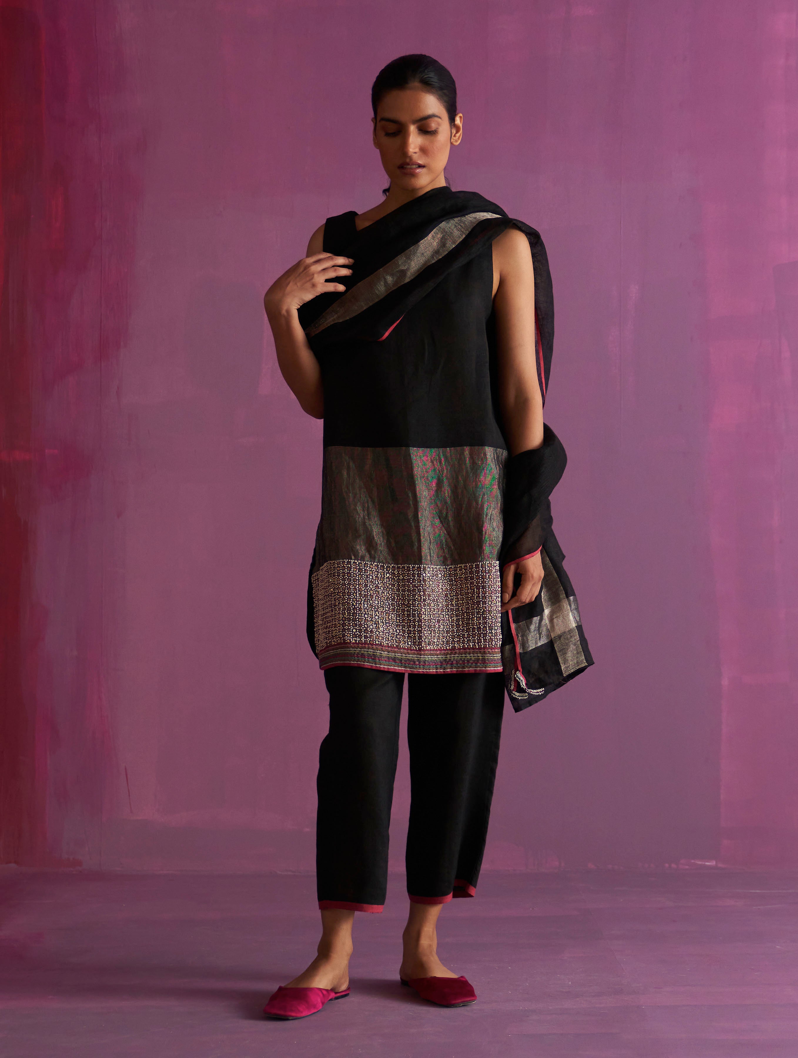 Irum Hand-Embroidered Kurta Set - Black – Manan