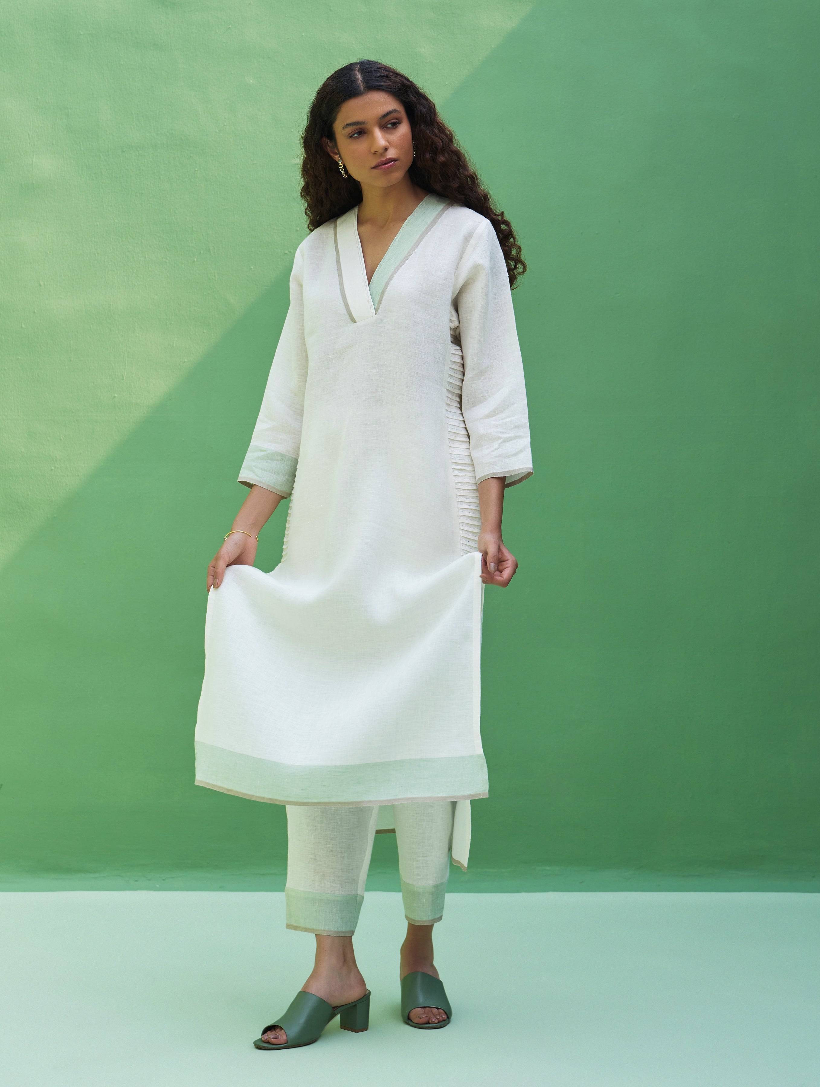 June Border Linen Pleated Kurta - Ivory – Manan