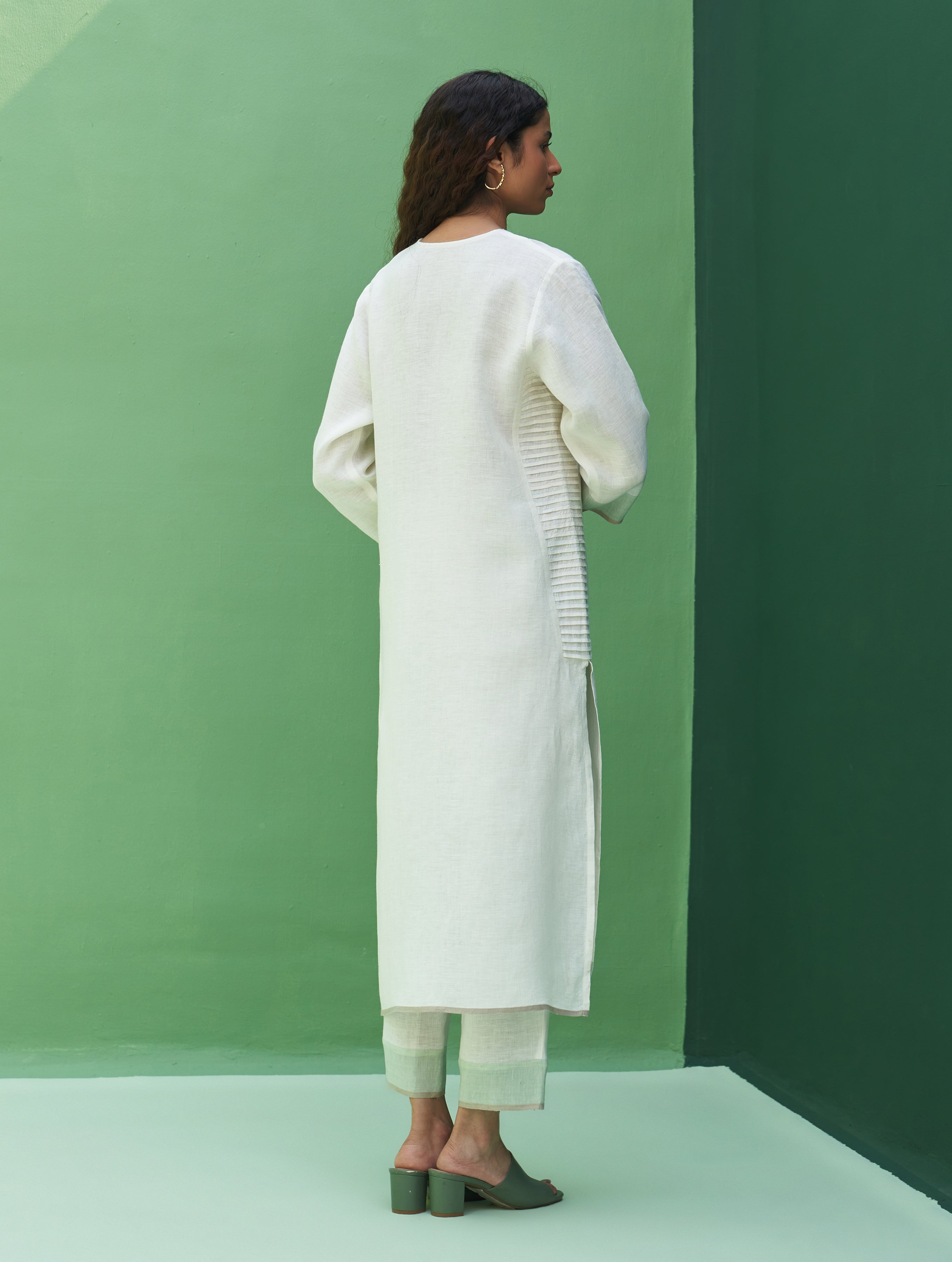 June Border Linen Pleated Kurta - Ivory – Manan