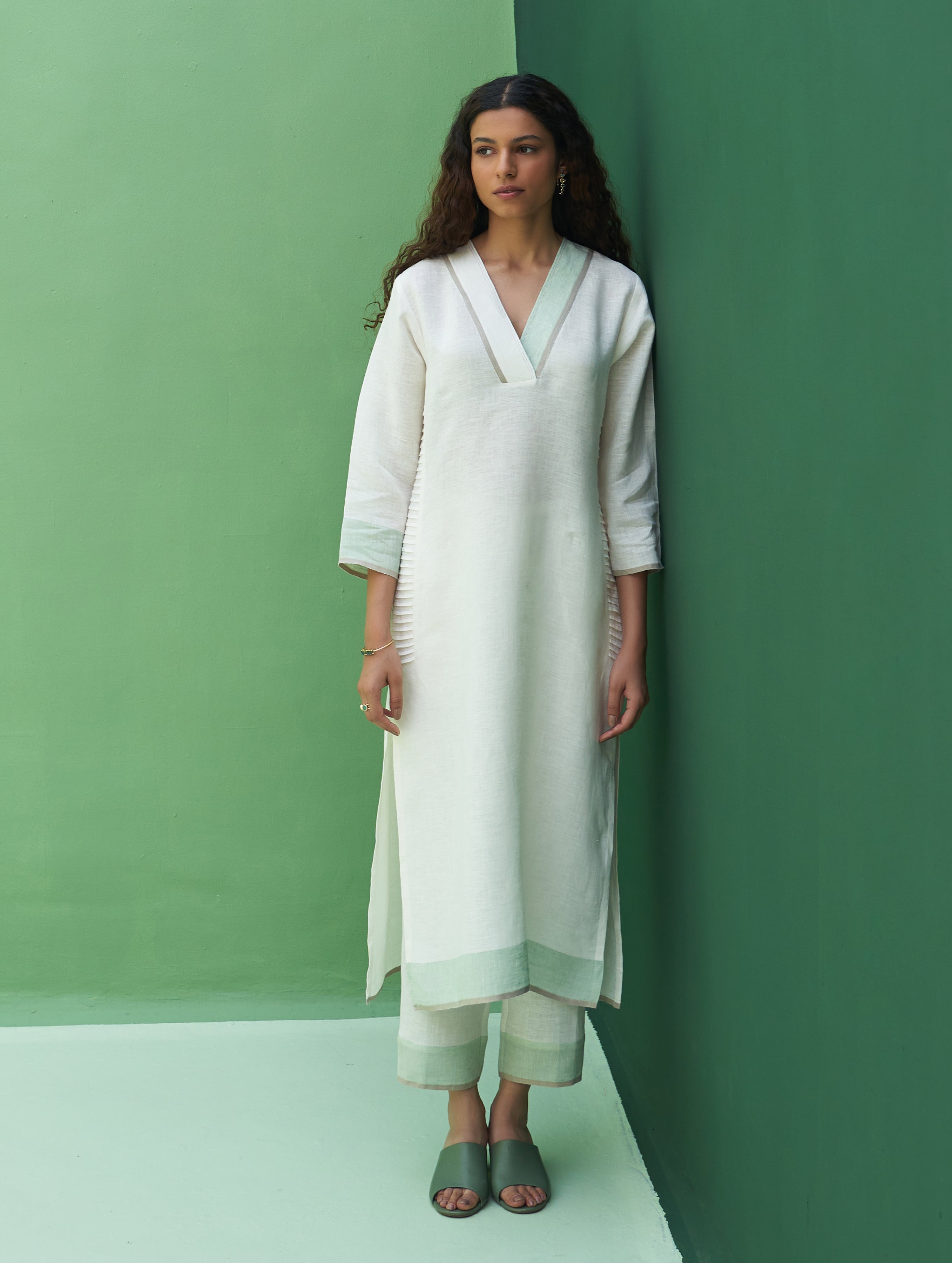 June Border Linen Pleated Kurta - Ivory – Manan