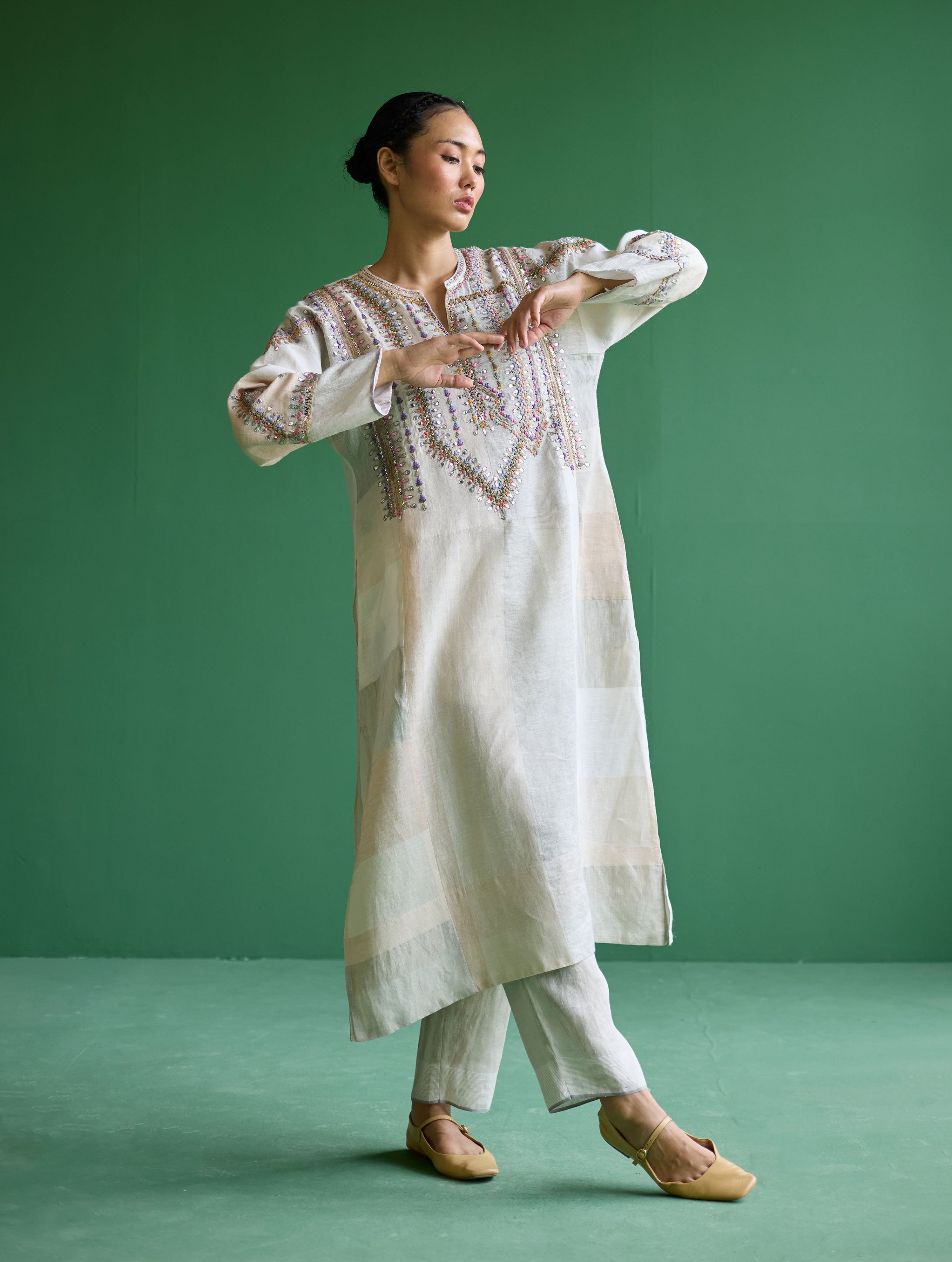Rida Hand-Embroidered Metallic Linen Kurta - Ivory – Manan